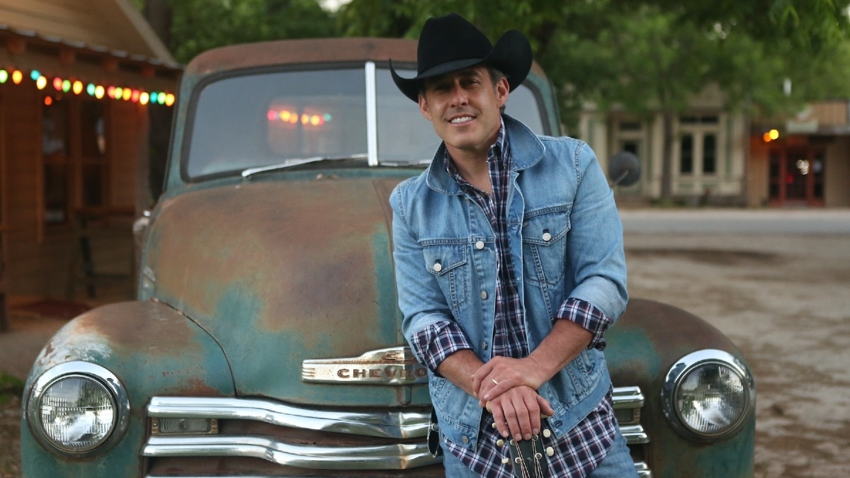 Aaron Watson releases two new songs, including a cover of '9 to 5 ...