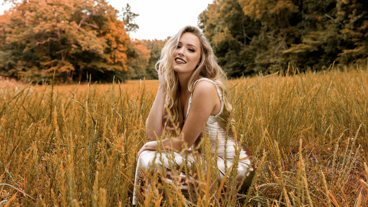 Interview: Emily Ann Roberts on 'Can't Hide Country', CMA Fest, touring ...