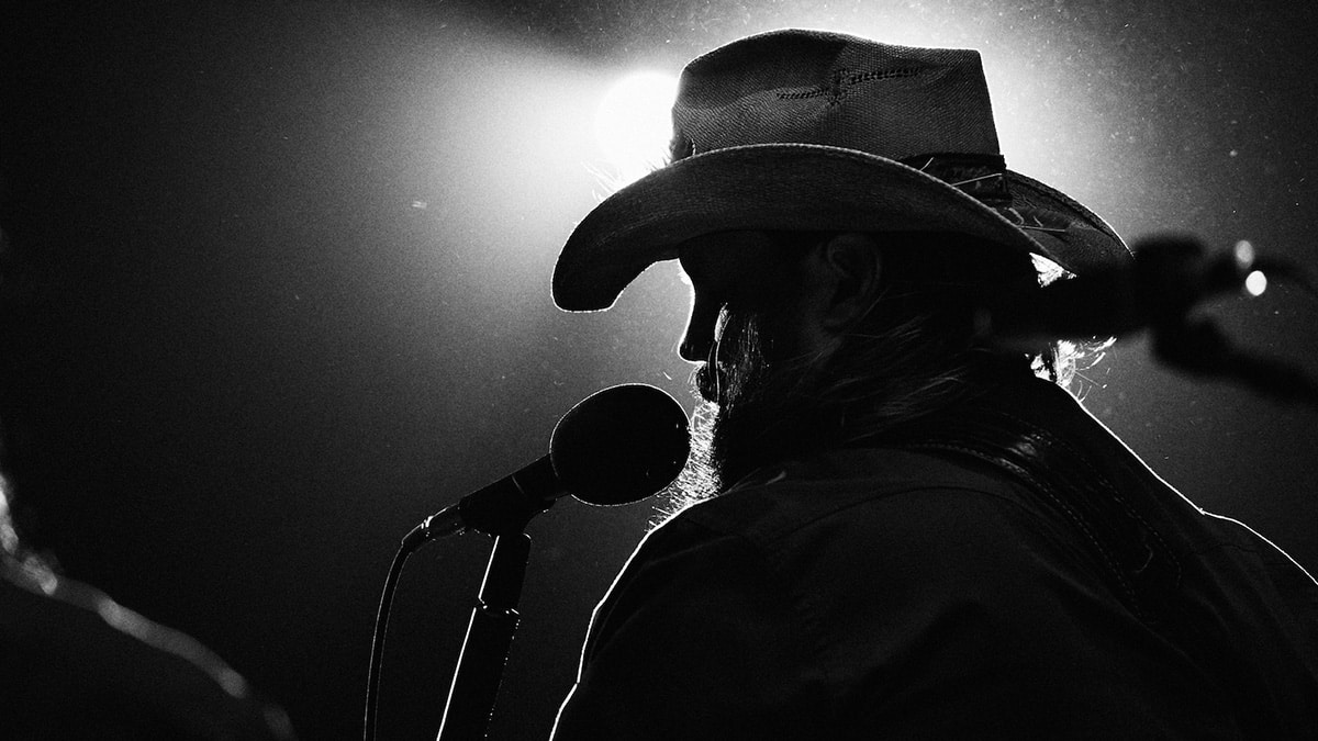 Watch: Chris Stapleton debuts video for "Think I'm In Love With You ...