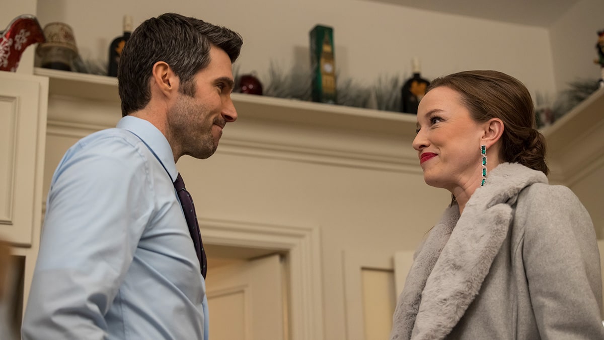 Review: 'A Cozy Christmas Quilt' is entertaining festive fare ...