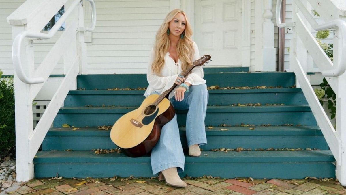 Becca Bowen's personal 90s sounding new song 'Mama's Prayer'