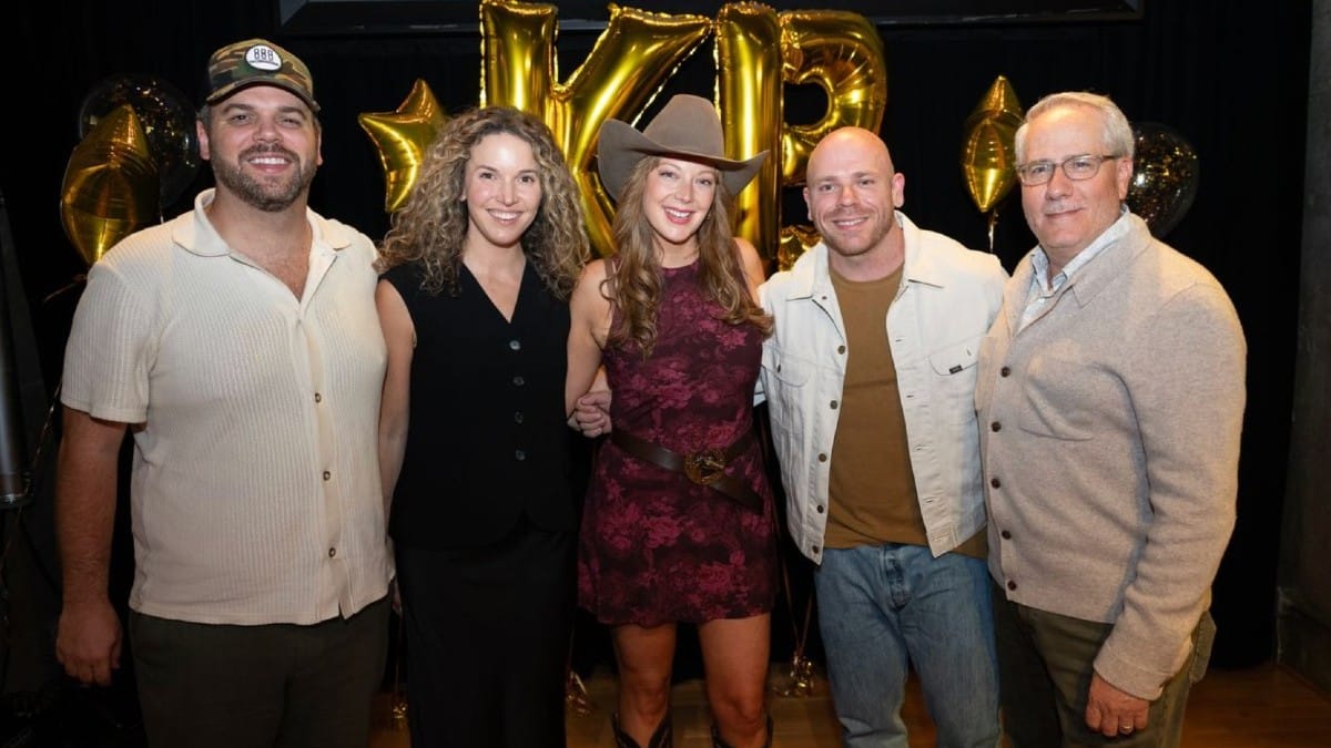 Kaitlin Butts signs with Republic Records and announces new 'Yeehaw ...